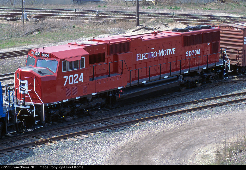 EMDX 7024, EMD SD70M, NEW, southbound on Conrail at Panhandle Crossing
